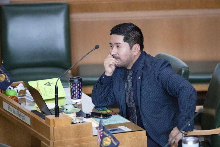 ICE posing as utility workers to detain immigrants, Gresham lawmaker ...